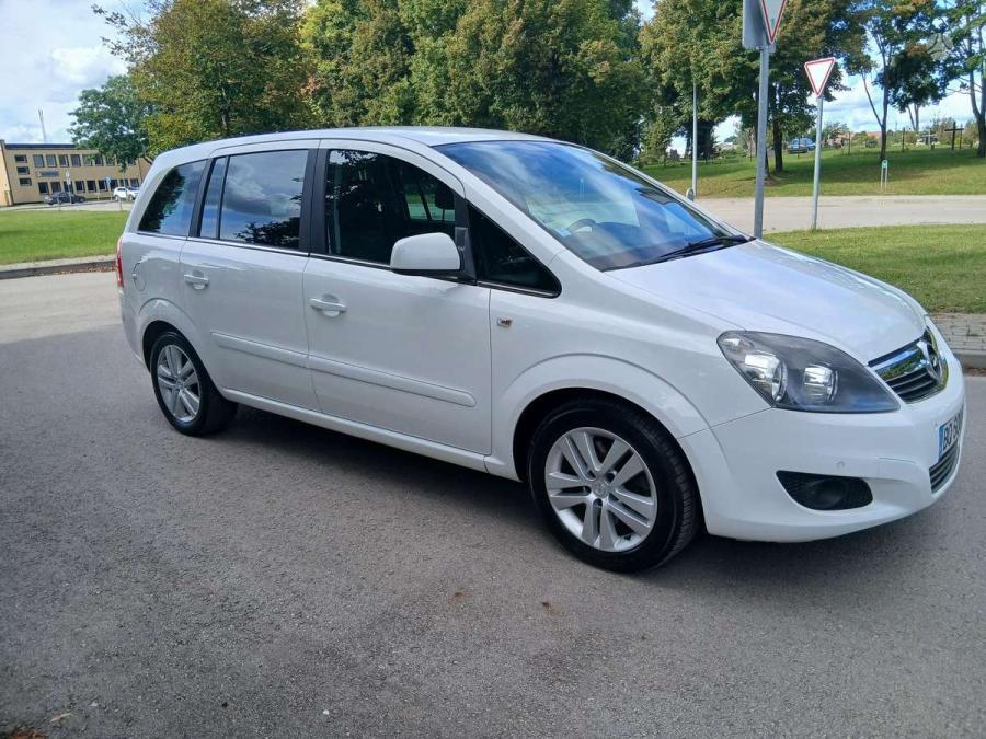 White Opel Zafira 2011 in Taurage, with an engine capacity of 1.69 L and mileage of 259 thousand km for 2400 €, photo 5 on AUTOMOTO.COM.LV