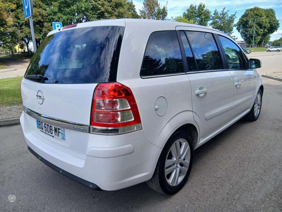 White Opel Zafira 2011 in Taurage, with an engine capacity of 1.69 L and mileage of 259 thousand km for 2400 €, photo 6 on AUTOMOTO.COM.LV