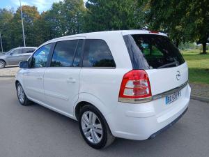 White Opel Zafira 2011 in Taurage, with an engine capacity of 1.69 L and mileage of 259 thousand km for 2400 €, photo 8 on AUTOMOTO.COM.LV
