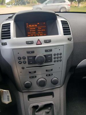 White Opel Zafira 2011 in Taurage, with an engine capacity of 1.69 L and mileage of 259 thousand km for 2400 €, photo 11 on AUTOMOTO.COM.LV