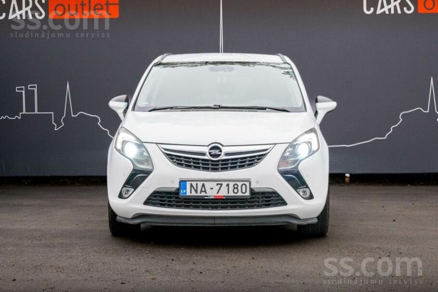 White Opel Zafira 2012 in Riga, with an engine capacity of 2.00 L and mileage of 212 thousand km for 5990 €, photo 2 on AUTOMOTO.COM.LV