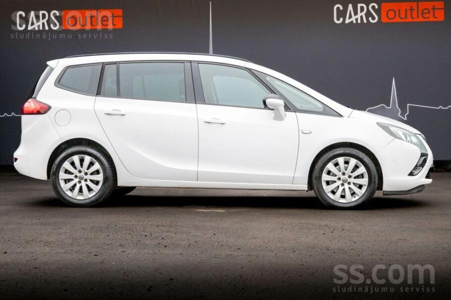 White Opel Zafira 2012 in Riga, with an engine capacity of 2.00 L and mileage of 212 thousand km for 5990 €, photo 4 on AUTOMOTO.COM.LV