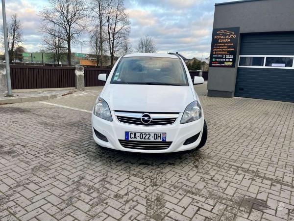 White Opel Zafira 2012 in Taurage, with an engine capacity of 1.60 L and mileage of 168 thousand km for 2400 €, photo 2 on AUTOMOTO.COM.LV