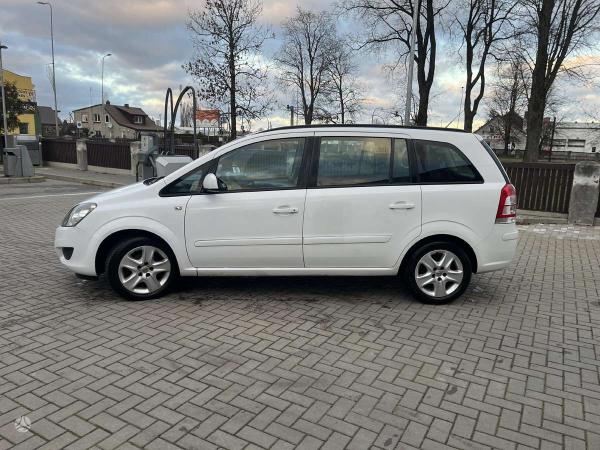 White Opel Zafira 2012 in Taurage, with an engine capacity of 1.60 L and mileage of 168 thousand km for 2400 €, photo 4 on AUTOMOTO.COM.LV
