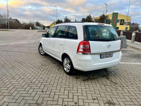 White Opel Zafira 2012 in Taurage, with an engine capacity of 1.60 L and mileage of 168 thousand km for 2400 €, photo 5 on AUTOMOTO.COM.LV