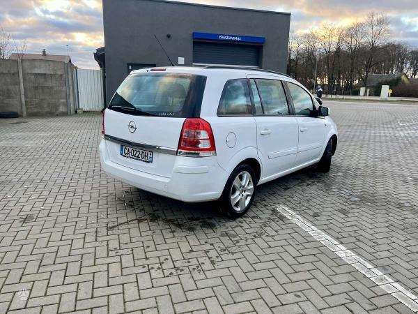 White Opel Zafira 2012 in Taurage, with an engine capacity of 1.60 L and mileage of 168 thousand km for 2400 €, photo 7 on AUTOMOTO.COM.LV