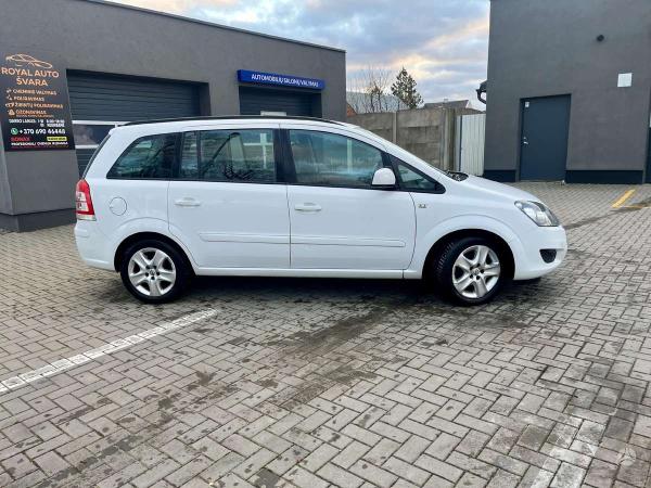 White Opel Zafira 2012 in Taurage, with an engine capacity of 1.60 L and mileage of 168 thousand km for 2400 €, photo 8 on AUTOMOTO.COM.LV