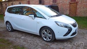 White Opel Zafira 2012 in Jekabpils, with an engine capacity of 2.00 L and mileage of 259 thousand km for 5500 €, photo 3 on AUTOMOTO.COM.LV