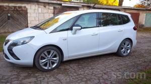 White Opel Zafira 2012 in Jekabpils, with an engine capacity of 2.00 L and mileage of 259 thousand km for 5500 €, photo 7 on AUTOMOTO.COM.LV