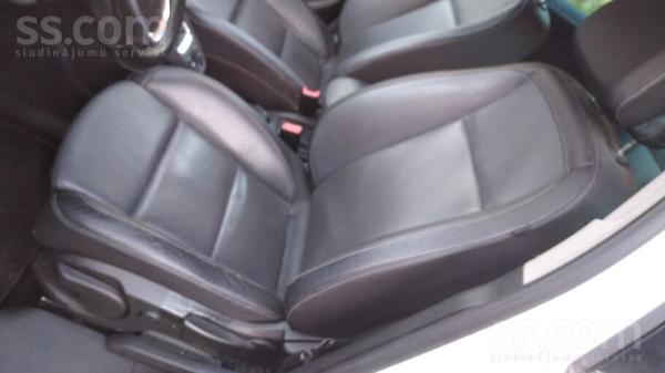 White Opel Zafira 2012 in Jekabpils, with an engine capacity of 2.00 L and mileage of 259 thousand km for 5500 €, photo 9 on AUTOMOTO.COM.LV