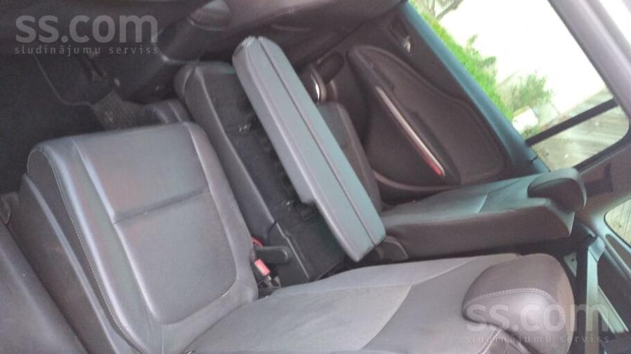 White Opel Zafira 2012 in Jekabpils, with an engine capacity of 2.00 L and mileage of 259 thousand km for 5500 €, photo 17 on AUTOMOTO.COM.LV