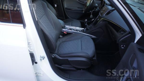 White Opel Zafira 2012 in Jurmala, with an engine capacity of 2.00 L and mileage of 315 thousand km for 4600 €, photo 10 on AUTOMOTO.COM.LV