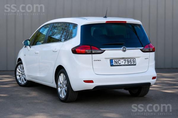 White Opel Zafira 2012 in Daugavpils, with an engine capacity of 2.00 L and mileage of 230 thousand km for 5300 €, photo 2 on AUTOMOTO.COM.LV