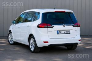 White Opel Zafira 2012 in Daugavpils, with an engine capacity of 2.00 L and mileage of 230 thousand km for 5300 €, photo 3 on AUTOMOTO.COM.LV
