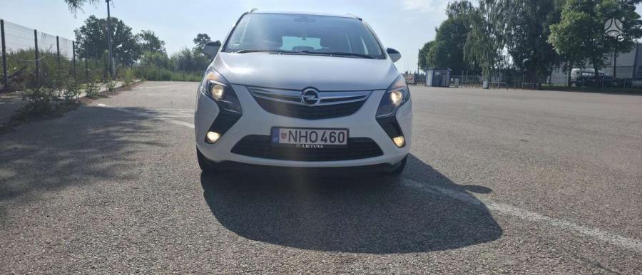 White Opel Zafira 2012 in Marijampole, with an engine capacity of 1.60 L and mileage of 227 thousand km for 3900 €, photo 3 on AUTOMOTO.COM.LV