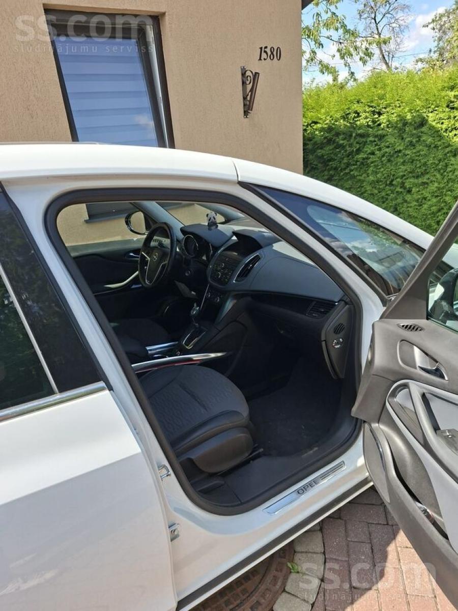 Balts Opel Zafira 2012 Rīga, ar dzinēja tilpumu 2.00 L un nobraukumu 268 tūkst. km par 4200 €, foto 8 vietnē AUTOMOTO.COM.LV