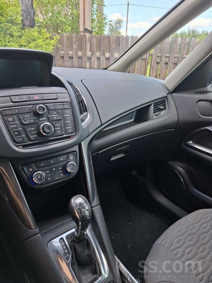 Balts Opel Zafira 2012 Rīga, ar dzinēja tilpumu 2.00 L un nobraukumu 268 tūkst. km par 4200 €, foto 9 vietnē AUTOMOTO.COM.LV