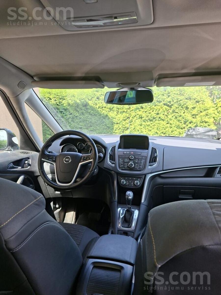 Balts Opel Zafira 2012 Rīga, ar dzinēja tilpumu 2.00 L un nobraukumu 268 tūkst. km par 4200 €, foto 12 vietnē AUTOMOTO.COM.LV