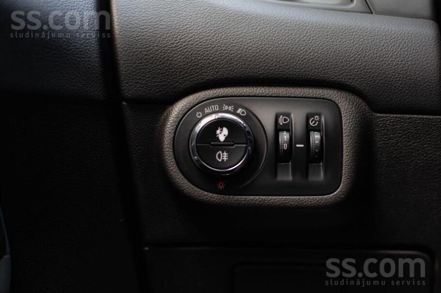 Balts Opel Zafira 2012 Rīga, ar dzinēja tilpumu 2.00 L un nobraukumu 198 tūkst. km par 5990 €, foto 17 vietnē AUTOMOTO.COM.LV