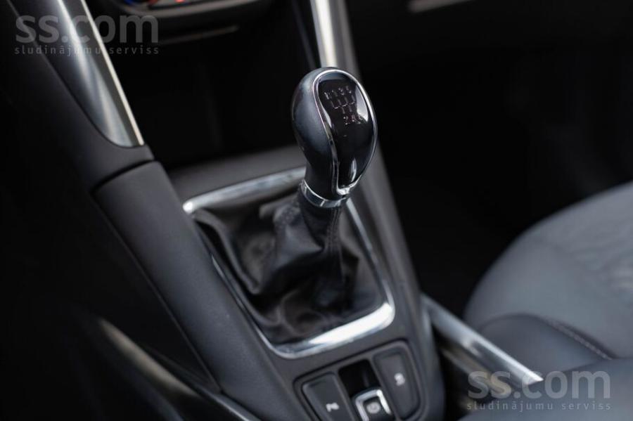 Balts Opel Zafira 2012 Rīga, ar dzinēja tilpumu 2.00 L un nobraukumu 198 tūkst. km par 5990 €, foto 25 vietnē AUTOMOTO.COM.LV