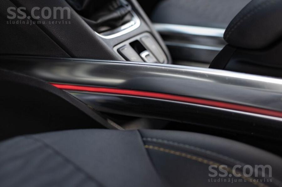 Balts Opel Zafira 2012 Rīga, ar dzinēja tilpumu 2.00 L un nobraukumu 198 tūkst. km par 5990 €, foto 27 vietnē AUTOMOTO.COM.LV