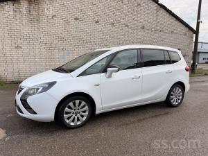 White Opel Zafira 2012 in Liepaja, with an engine capacity of 2.00 L and mileage of 334 thousand km for 3900 €, photo 3 on AUTOMOTO.COM.LV