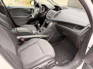 White Opel Zafira 2012 in Liepaja, with an engine capacity of 2.00 L and mileage of 334 thousand km for 3900 €, photo 9 on AUTOMOTO.COM.LV
