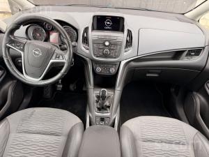 White Opel Zafira 2012 in Liepaja, with an engine capacity of 2.00 L and mileage of 334 thousand km for 3900 €, photo 10 on AUTOMOTO.COM.LV
