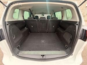 White Opel Zafira 2012 in Liepaja, with an engine capacity of 2.00 L and mileage of 334 thousand km for 3900 €, photo 12 on AUTOMOTO.COM.LV