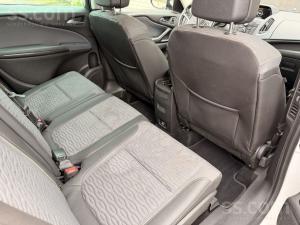 White Opel Zafira 2012 in Liepaja, with an engine capacity of 2.00 L and mileage of 334 thousand km for 3900 €, photo 13 on AUTOMOTO.COM.LV