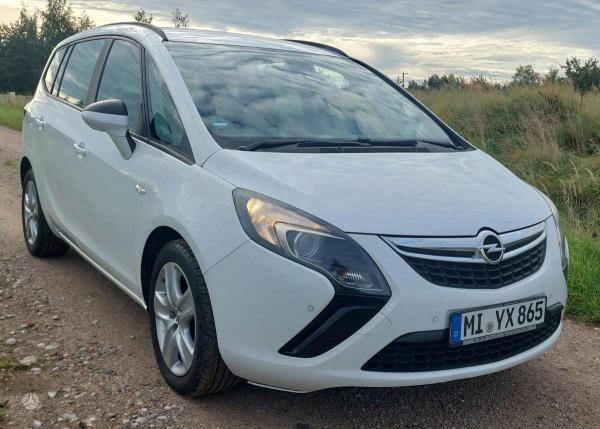 White Opel Zafira 2012 in Marijampole, with an engine capacity of 2.00 L and mileage of 222 thousand km for 3350 €, photo 1 on AUTOMOTO.COM.LV