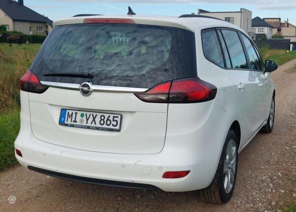 White Opel Zafira 2012 in Marijampole, with an engine capacity of 2.00 L and mileage of 222 thousand km for 3350 €, photo 3 on AUTOMOTO.COM.LV