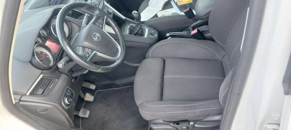 White Opel Zafira 2012 in Marijampole, with an engine capacity of 2.00 L and mileage of 222 thousand km for 3350 €, photo 11 on AUTOMOTO.COM.LV