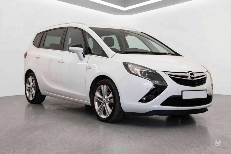 White Opel Zafira 2012 in Kaunas, with an engine capacity of 2.00 L and mileage of 280 thousand km for 5490 €, photo 3 on AUTOMOTO.COM.LV