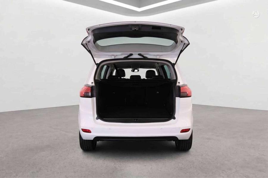 White Opel Zafira 2012 in Kaunas, with an engine capacity of 2.00 L and mileage of 280 thousand km for 5490 €, photo 5 on AUTOMOTO.COM.LV