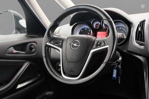 White Opel Zafira 2012 in Kaunas, with an engine capacity of 2.00 L and mileage of 280 thousand km for 5490 €, photo 8 on AUTOMOTO.COM.LV