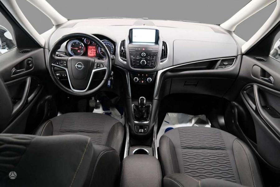 White Opel Zafira 2012 in Kaunas, with an engine capacity of 2.00 L and mileage of 280 thousand km for 5490 €, photo 9 on AUTOMOTO.COM.LV