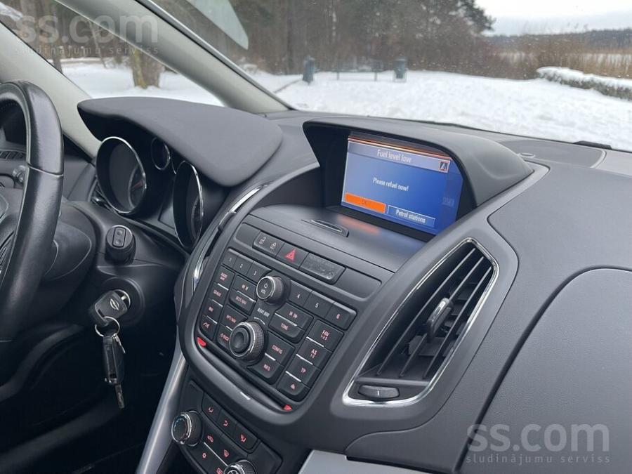 Balts Opel Zafira 2013 Jūrmala, ar dzinēja tilpumu 2.00 L un nobraukumu 0 tūkst. km par 5450 €, foto 32 vietnē AUTOMOTO.COM.LV