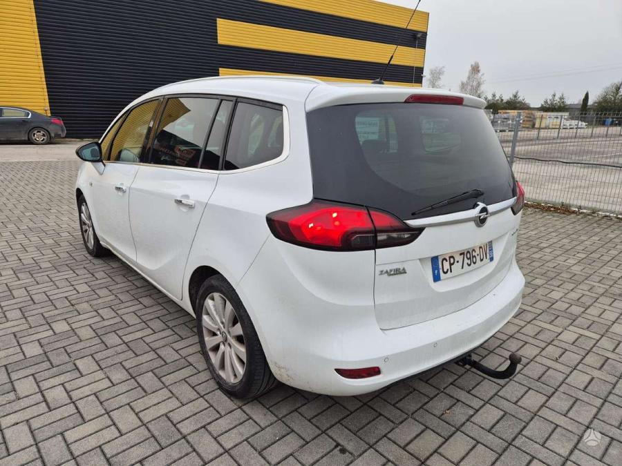 Balts Opel Zafira 2013 Tauragė, ar dzinēja tilpumu 2.00 L un nobraukumu 232 tūkst. km par 4000 €, foto 2 vietnē AUTOMOTO.COM.LV