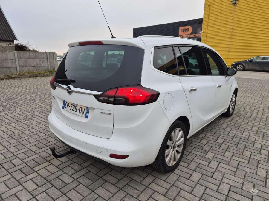 Balts Opel Zafira 2013 Tauragė, ar dzinēja tilpumu 2.00 L un nobraukumu 232 tūkst. km par 4000 €, foto 3 vietnē AUTOMOTO.COM.LV
