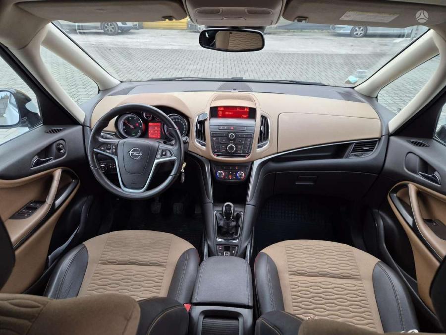 Balts Opel Zafira 2013 Tauragė, ar dzinēja tilpumu 2.00 L un nobraukumu 232 tūkst. km par 4000 €, foto 9 vietnē AUTOMOTO.COM.LV