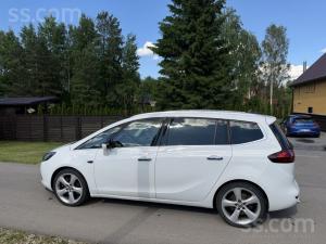 White Opel Zafira 2013 in Riga, with an engine capacity of 2.00 L and mileage of 342 thousand km for 5500 €, photo 6 on AUTOMOTO.COM.LV