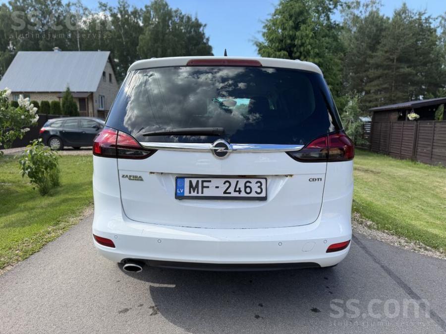 White Opel Zafira 2013 in Riga, with an engine capacity of 2.00 L and mileage of 342 thousand km for 5500 €, photo 7 on AUTOMOTO.COM.LV