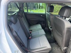 White Opel Zafira 2013 in Riga, with an engine capacity of 2.00 L and mileage of 342 thousand km for 5500 €, photo 8 on AUTOMOTO.COM.LV