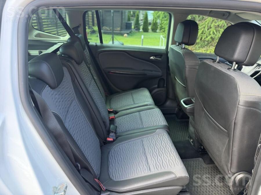 White Opel Zafira 2013 in Riga, with an engine capacity of 2.00 L and mileage of 342 thousand km for 5500 €, photo 8 on AUTOMOTO.COM.LV