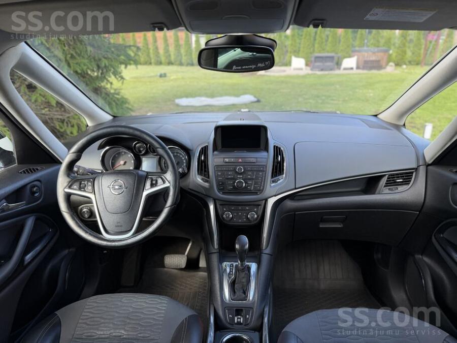 White Opel Zafira 2013 in Riga, with an engine capacity of 2.00 L and mileage of 342 thousand km for 5500 €, photo 9 on AUTOMOTO.COM.LV