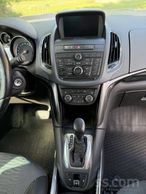 White Opel Zafira 2013 in Riga, with an engine capacity of 2.00 L and mileage of 342 thousand km for 5500 €, photo 11 on AUTOMOTO.COM.LV