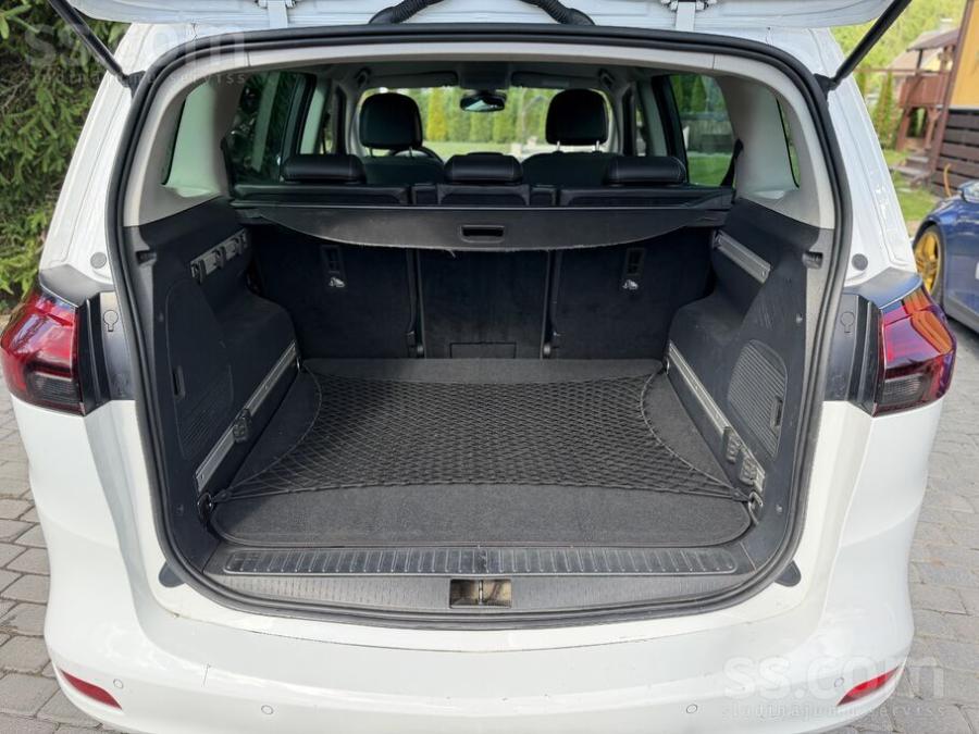 White Opel Zafira 2013 in Riga, with an engine capacity of 2.00 L and mileage of 342 thousand km for 5500 €, photo 12 on AUTOMOTO.COM.LV