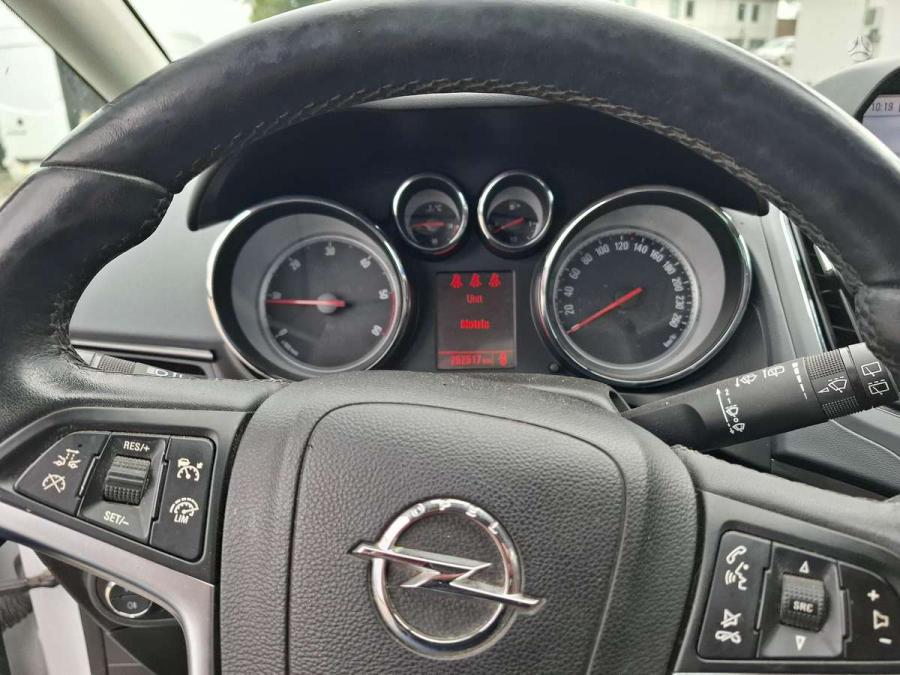 Balts Opel Zafira 2013 Alīta, ar dzinēja tilpumu 2.00 L un nobraukumu 250 tūkst. km par 4400 €, foto 13 vietnē AUTOMOTO.COM.LV