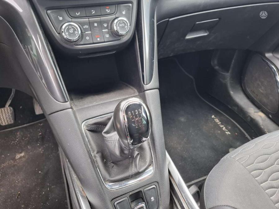 Balts Opel Zafira 2013 Alīta, ar dzinēja tilpumu 2.00 L un nobraukumu 250 tūkst. km par 4400 €, foto 16 vietnē AUTOMOTO.COM.LV